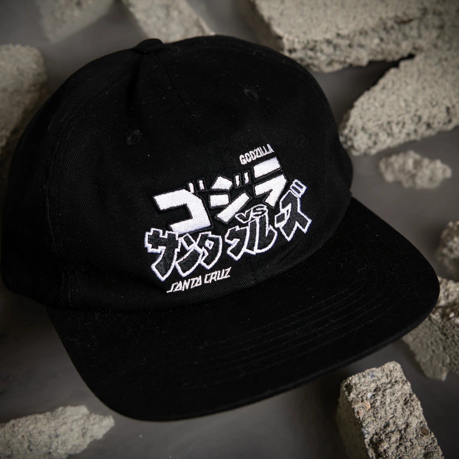 Gorra Santa Cruz Godzilla Negra – Beyond Pro Shop